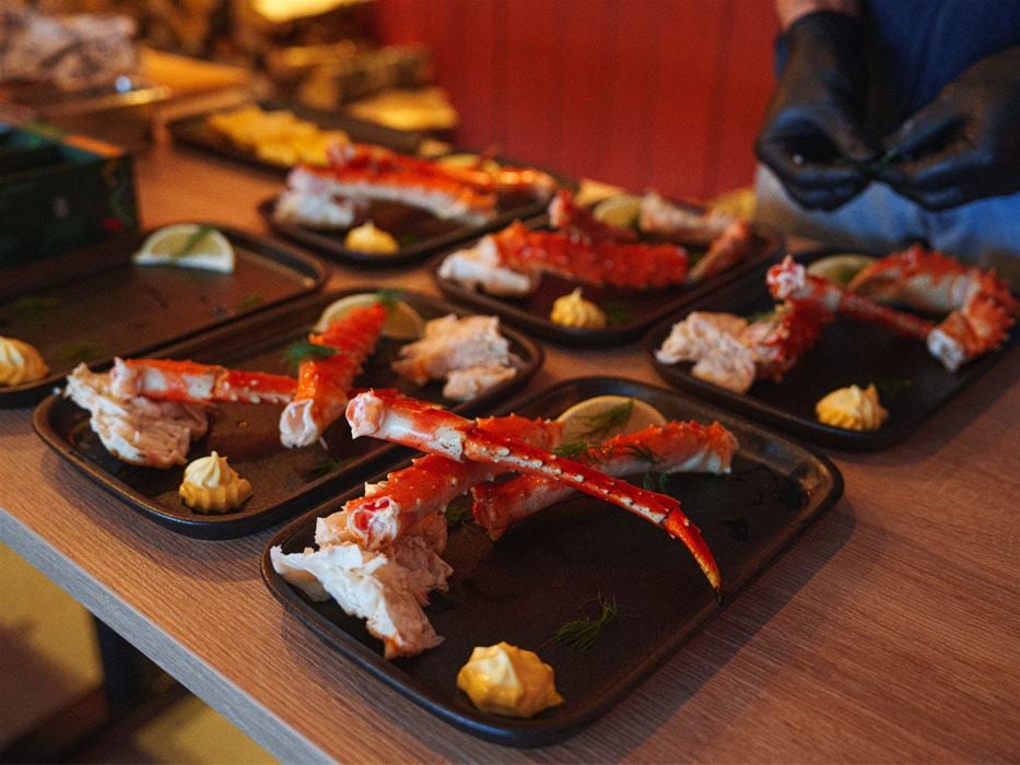 King Krab Tasting in Tromsø and Alta - Northern Shots Tours