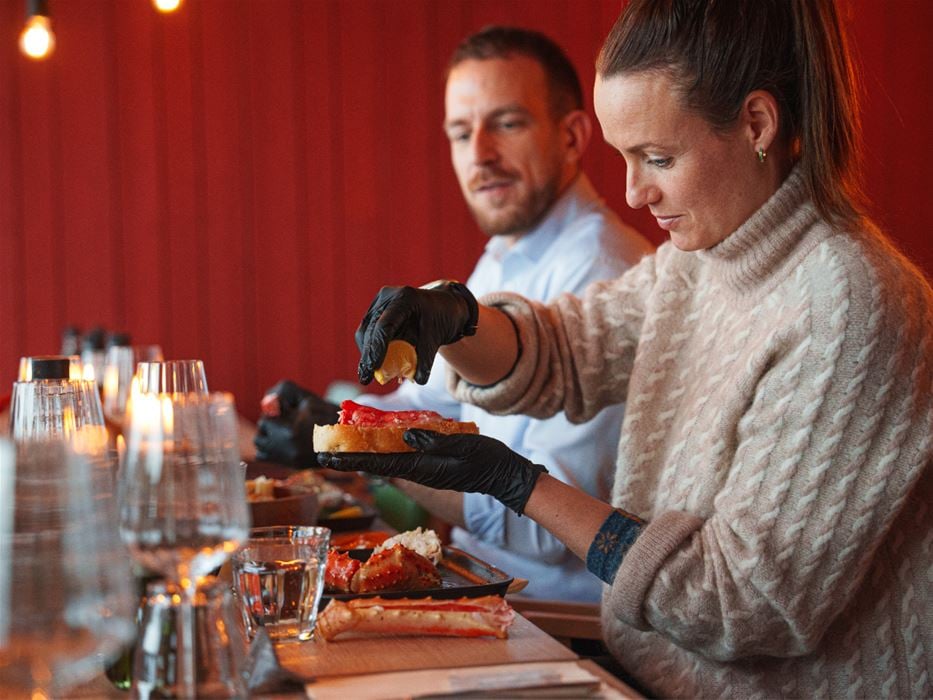 King Krab Tasting in Tromsø and Alta - Northern Shots Tours